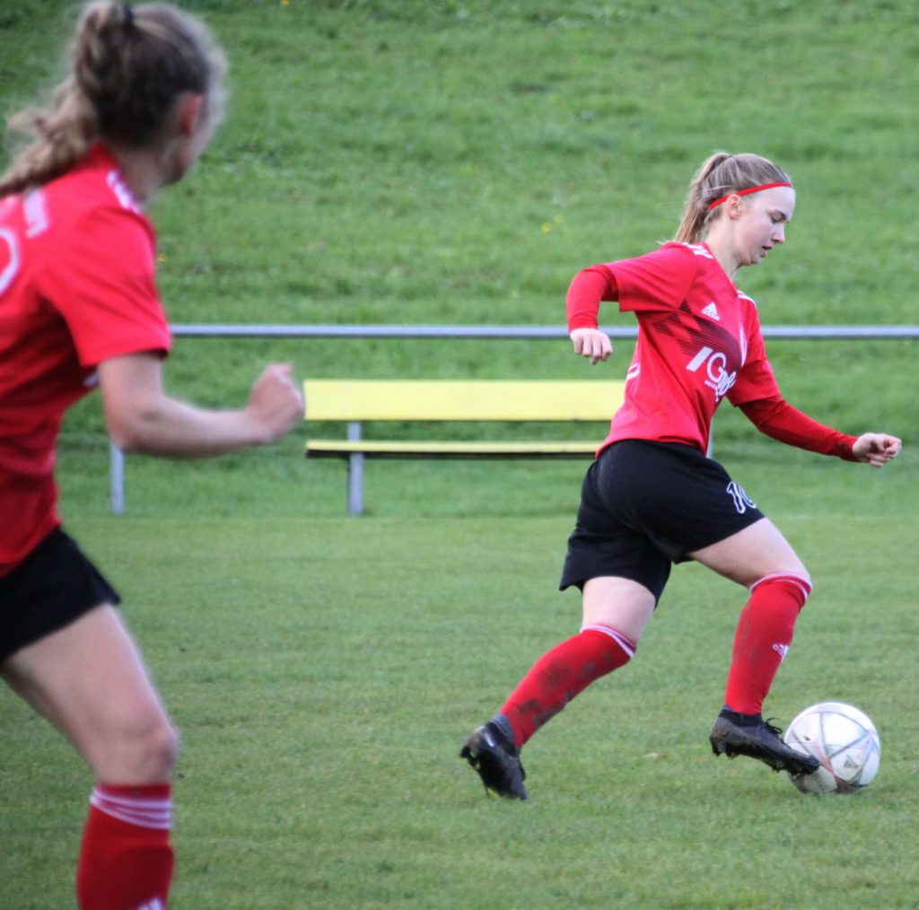 Spvgg Berneck/Zwerenberg » Laura Keck Doppeltorschützin beim 3:2-Sieg ...